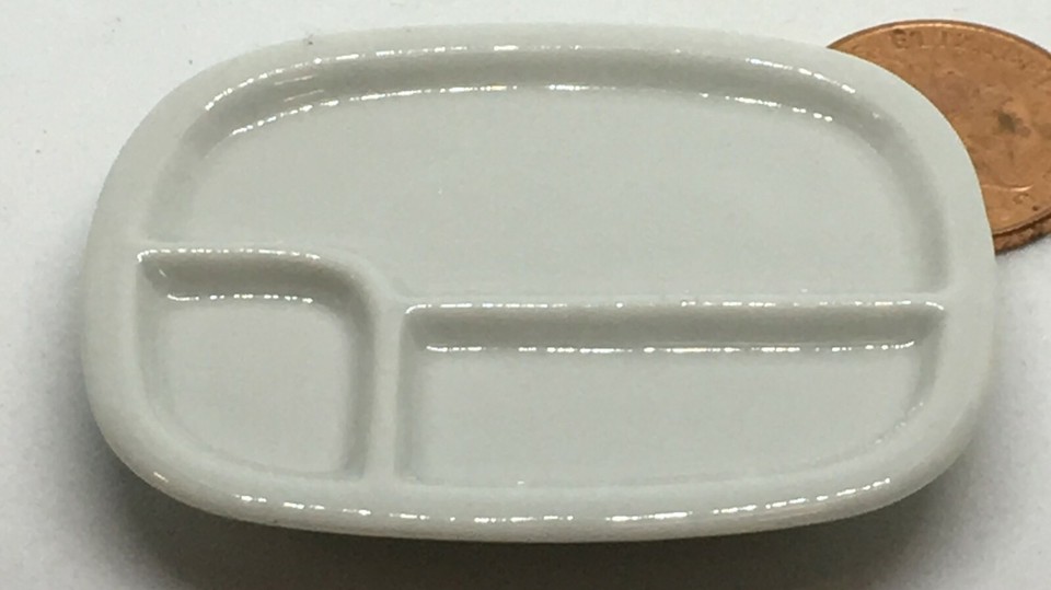 White Ceramic Full BBQ Plate 5.3cm x 4.1cm Tumdee 1:12 Scale Dolls ...