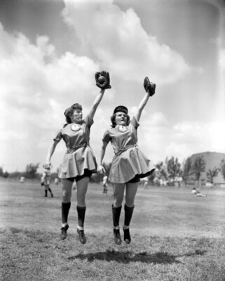 AAGPBL Muskegon Lassies Twins Eilaine and Elaine Roth Photo | eBay