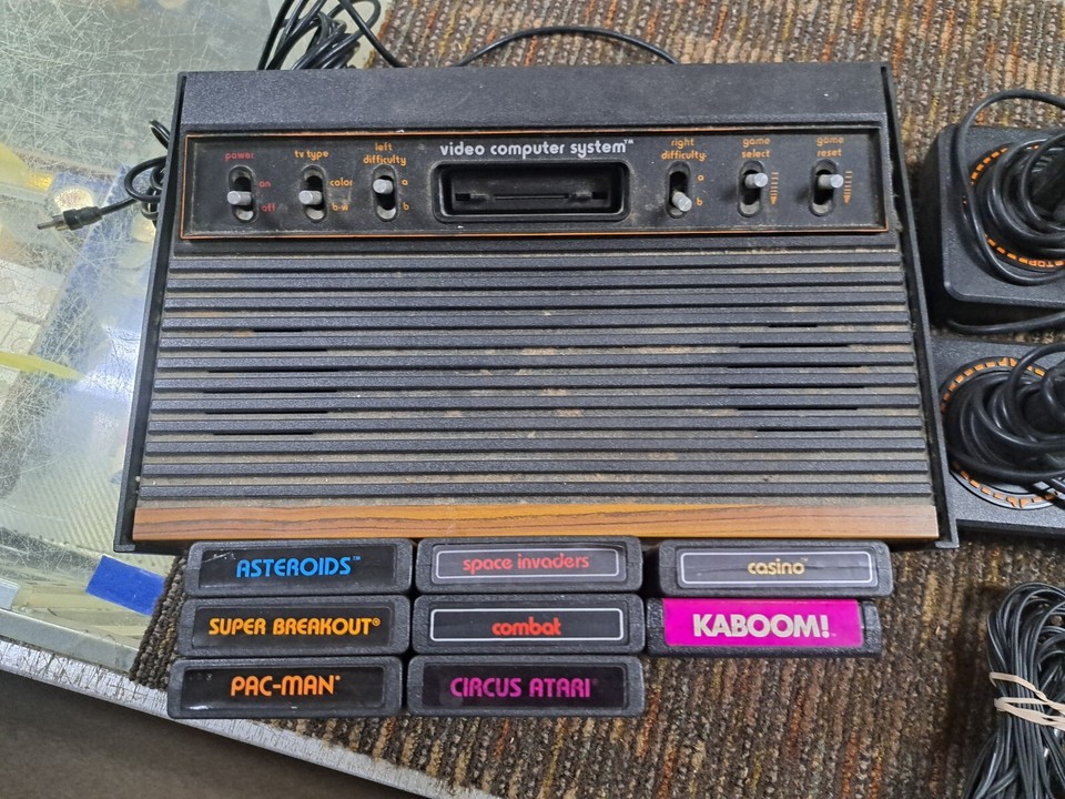 Vintage Atari 2600 CX 2600 Console Video Game System w/controllers ...