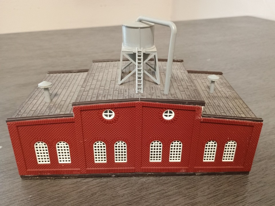 HO Scale Train Layout Buildings: Walthers Merchant Row, Factory and ...