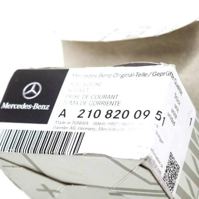 Mercedes-Benz C-class W202 12 Volt Power Outlet A2108200951 Genuine for ...