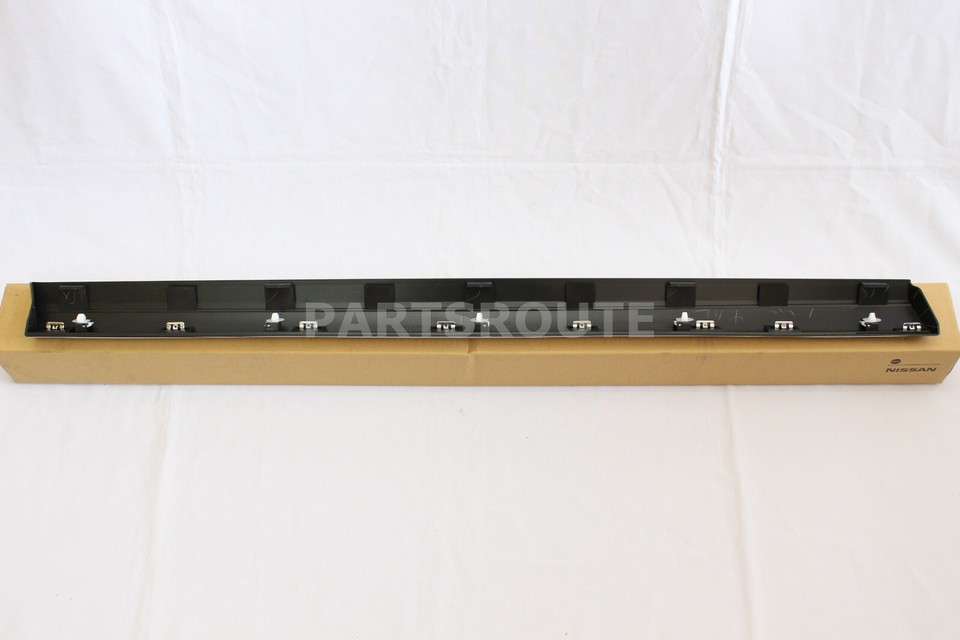 Nissan Murano 2009-2014 OEM Right Front Rocker Door Moulding Chrome ...