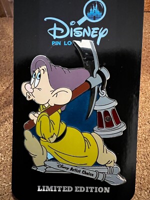 Disney Snow White Dopey Light UP pin (Doesn t Light up) | eBay