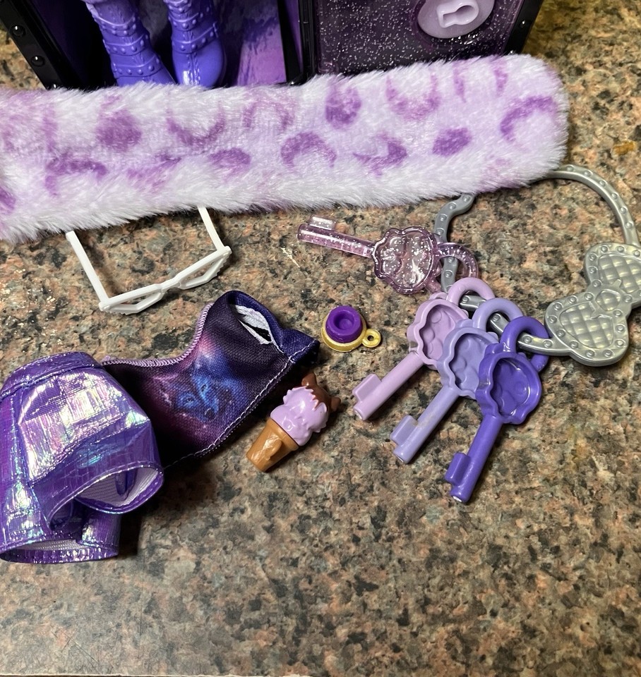 Monster High Skulltimate Secrets Fearidescent Clawdeen Wolf Keys And ...