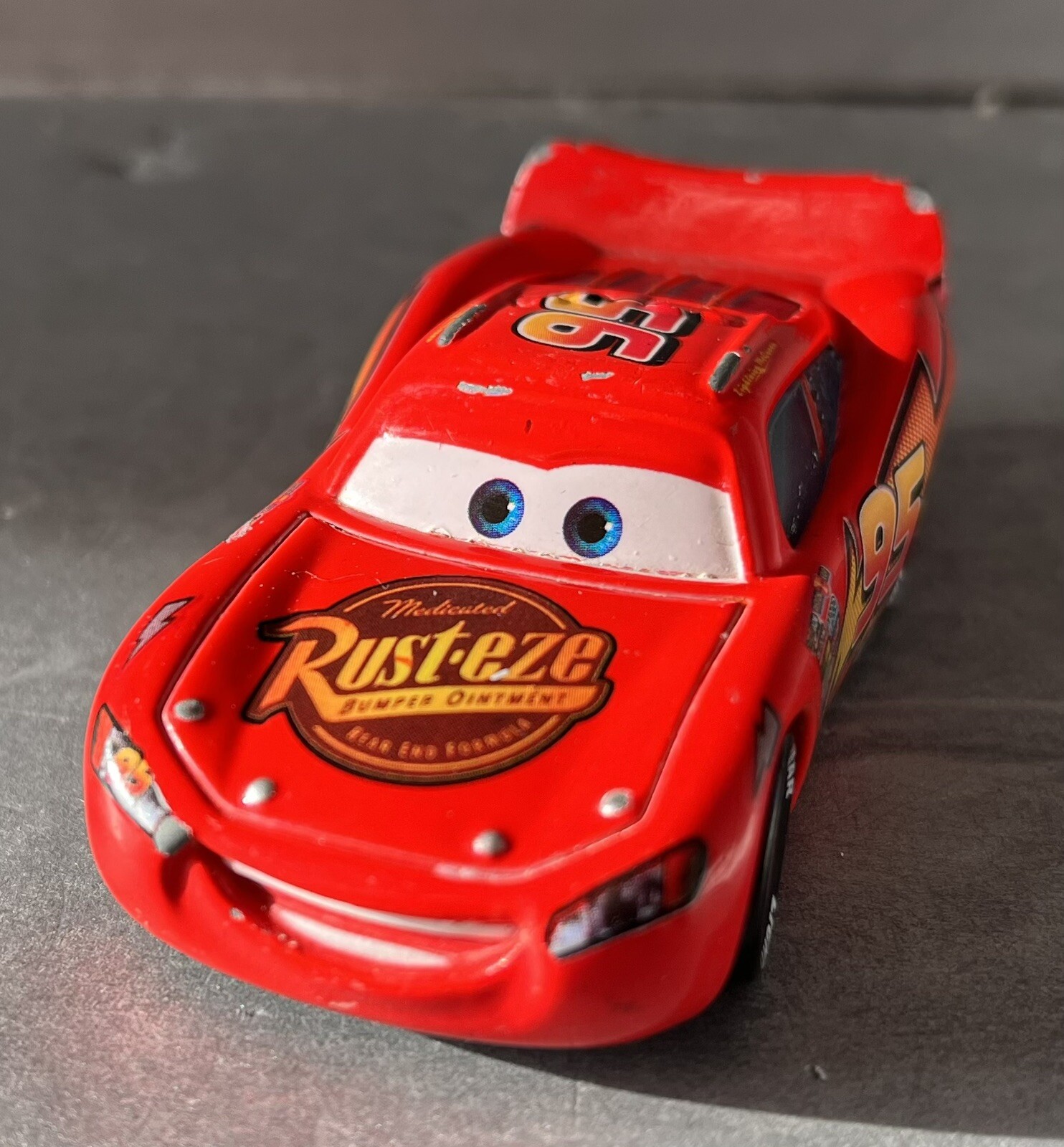 DISNEY PIXAR CARS LIGHTNING McQUEEN #128 CHASE RUST-EZE LOOK MY EYES ...
