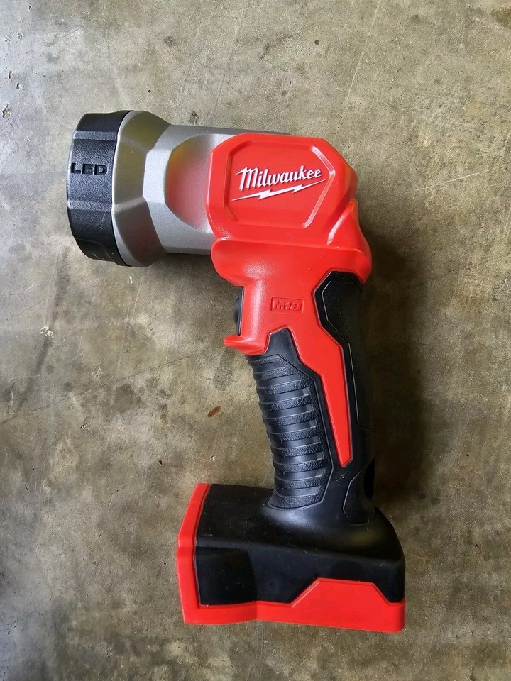 Milwaukee M18 LED Work Light - 2735-20 696498592723 | eBay