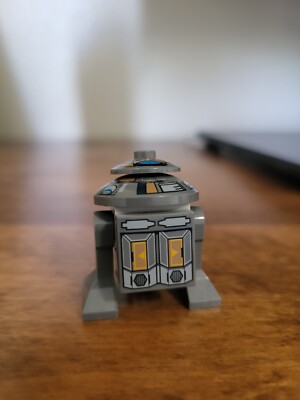 LEGO Star Wars: T7-O1 Astromech Droid from The Old Republic - Set 9497 ...