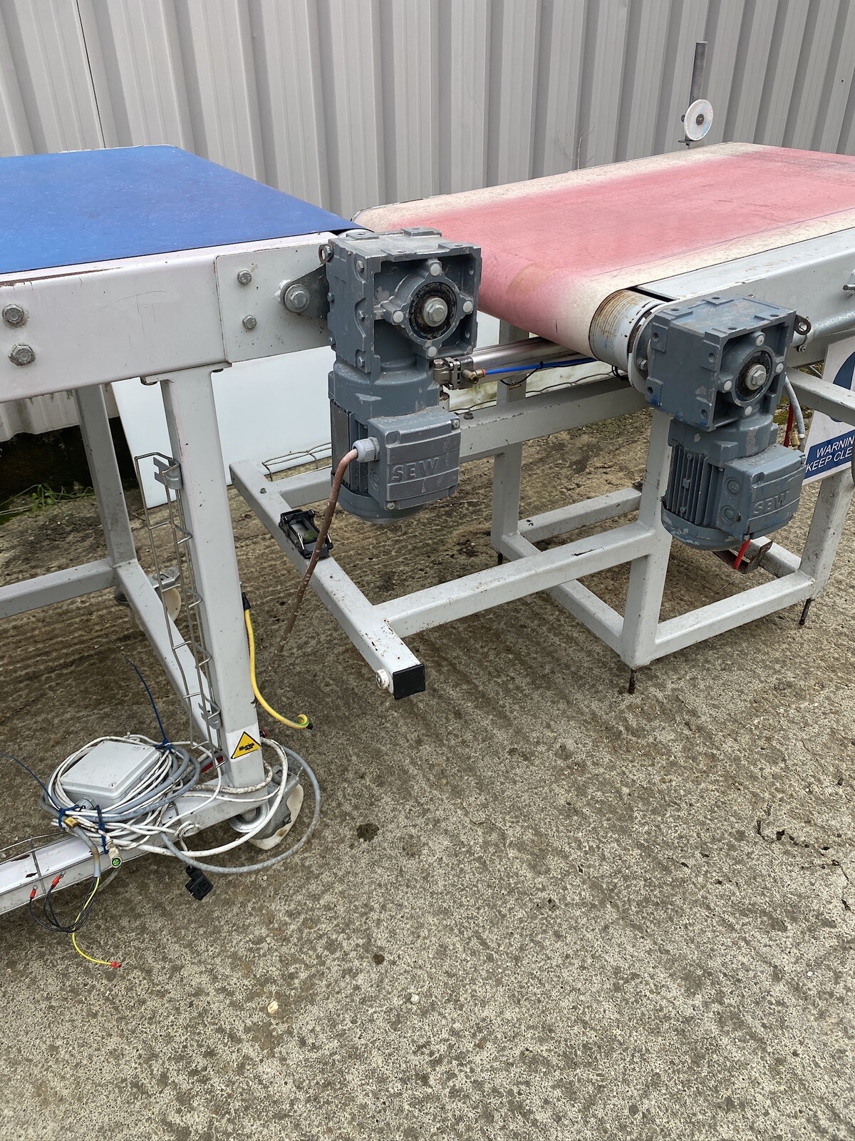 3 CHRONOS BTH Conveyor Belts food industry gathering rotating merge ...