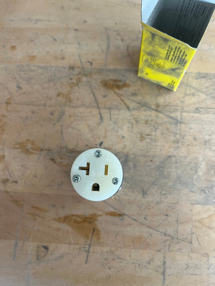 Hubbell HBL5369C Connector Body Insulgrip 2 Pole 3 Wire 20A 125V NEMA 5 ...