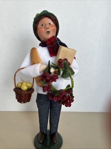 Byers Choice 2020 Going to Market Woman W/ Bread, Pears, Berry Wreath ...