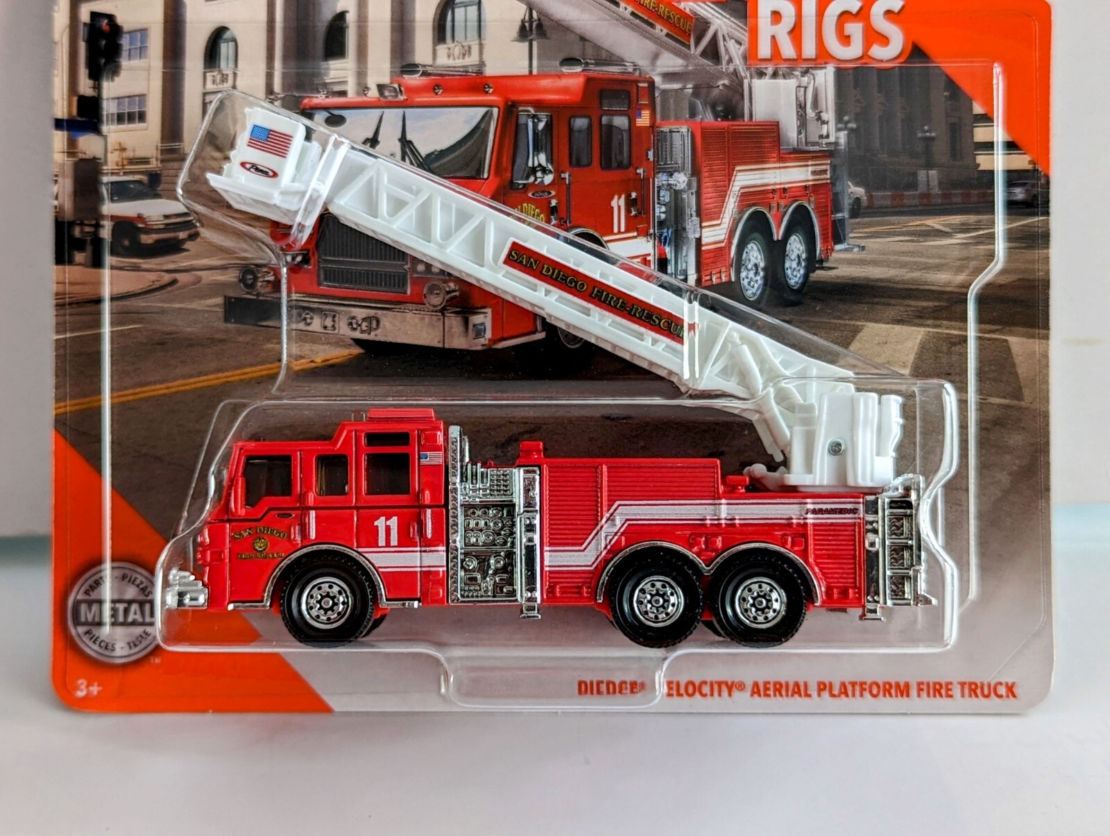 Matchbox Working Rigs 4/8 - Pierce Velocity Ariel Platform Fire Truck 1 ...