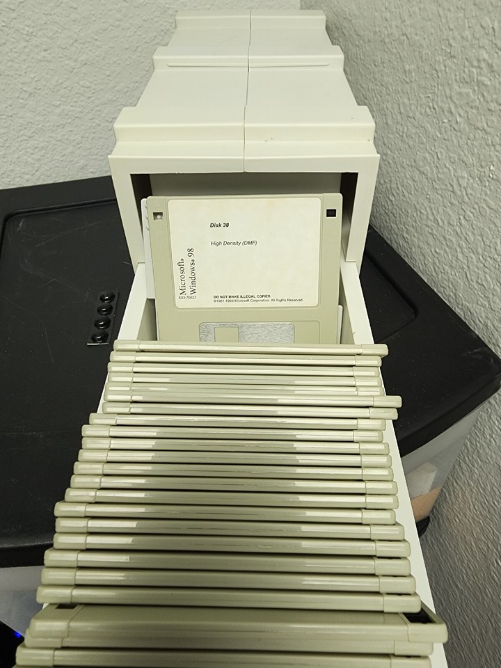 Windows 98 Floppy Disk Installation Set COMPLETE 38 FLOPPY DISK SET ...
