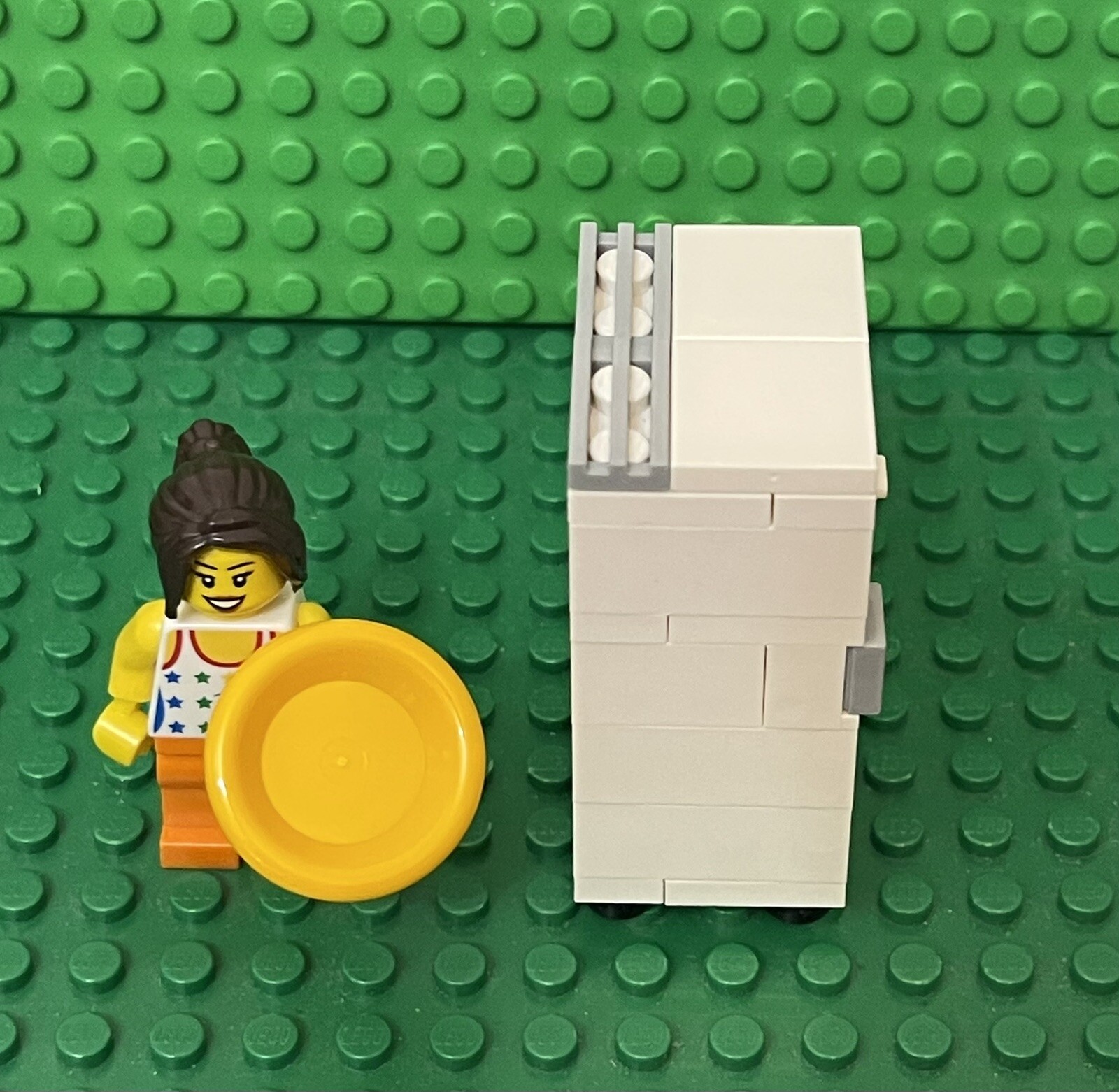 Lego City Home Kitchen Refrigerator With Top Freezer / Fridge,Female ...