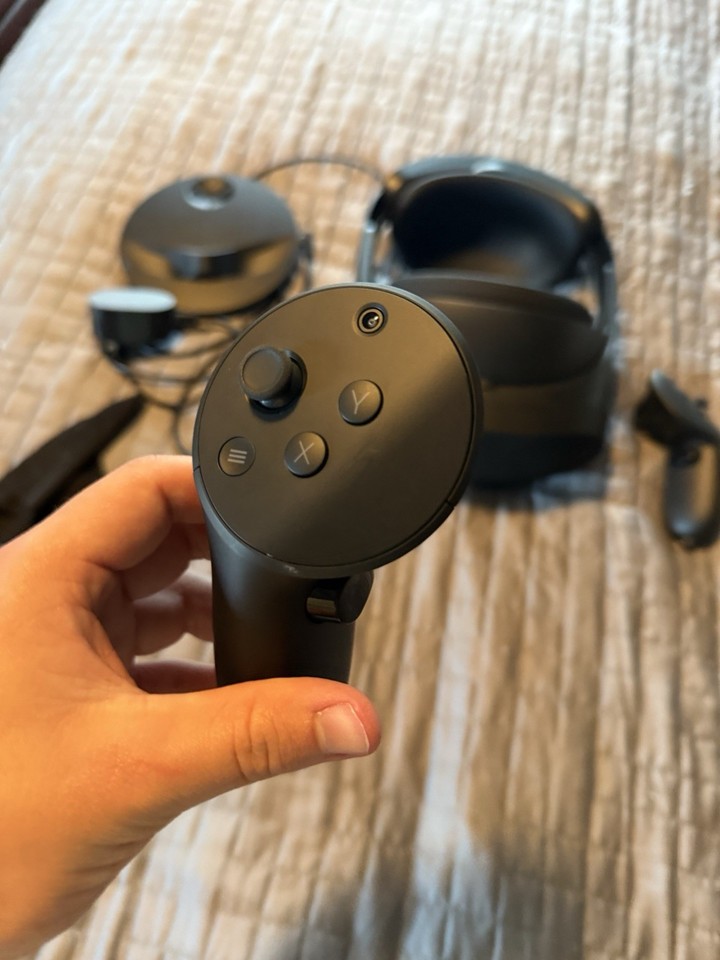 Meta Quest Pro VR Headset 256GB w/ Controllers/Charger - Very Good | eBay