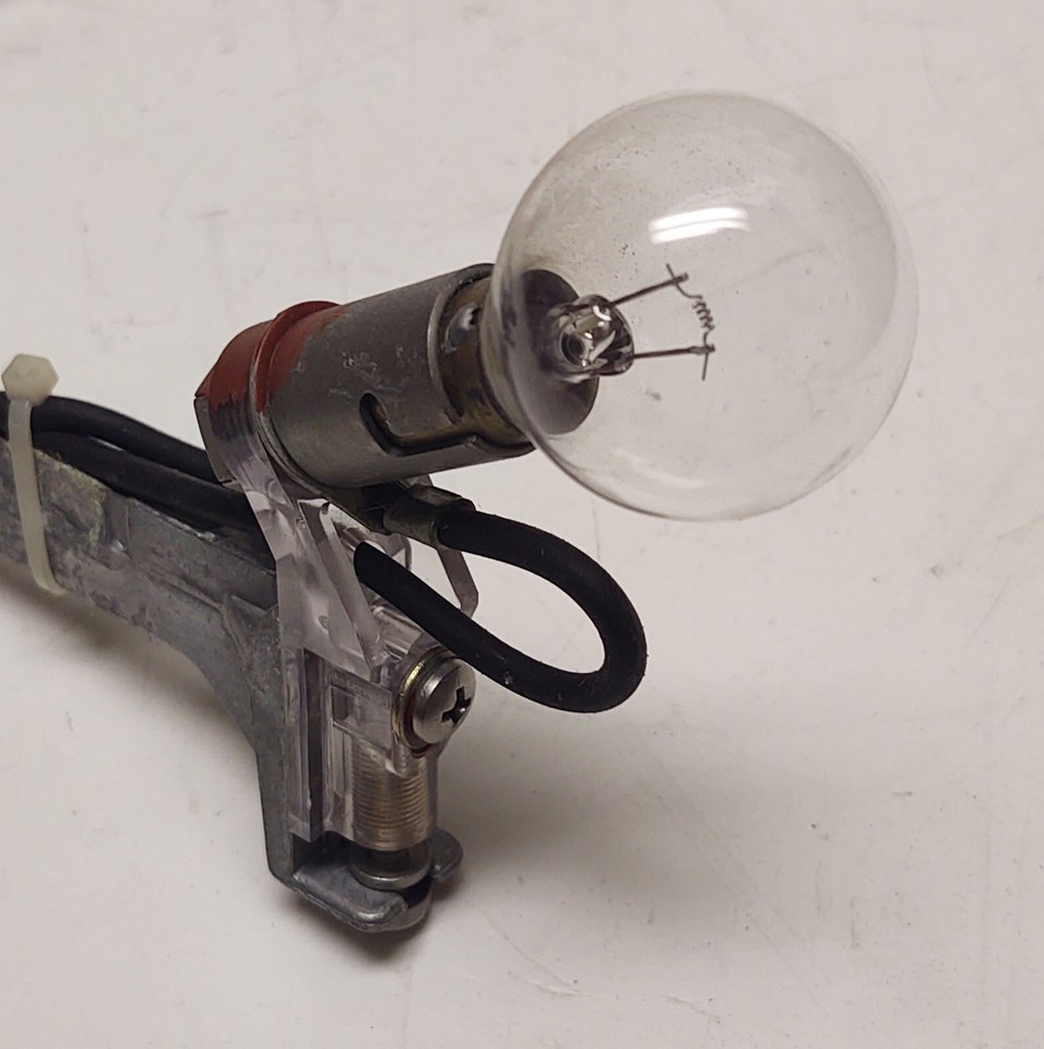 Railroad Crossing 10 VDC Light Bulb GE with Cast Aluminum Bracket Twist ...