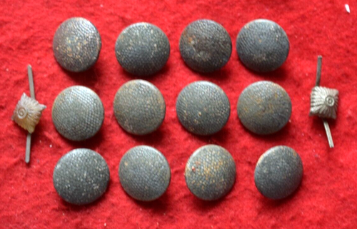 12 German WW2 Pebble buttons, date to 1941, Kurland, Latvia, plus 2 ...