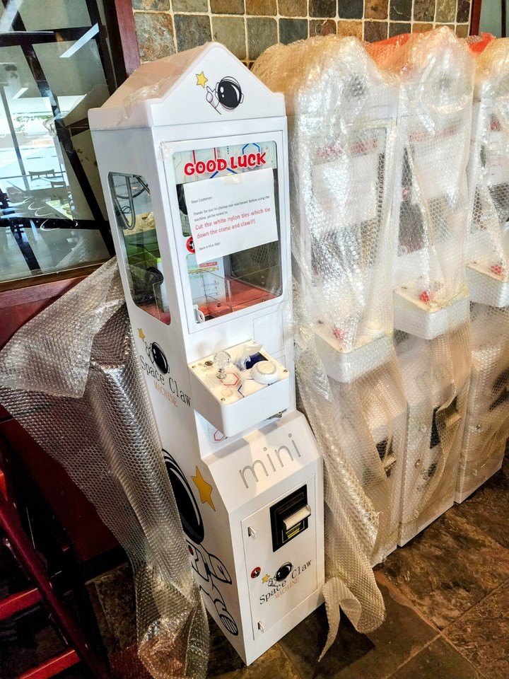 Mini Arcade claw machine with Coin and bills acceptor (White) BRAND NEW ...