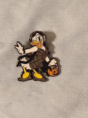 Disney Loungefly Mickey & Friends Halloween Daisy Duck Spider Pin ...