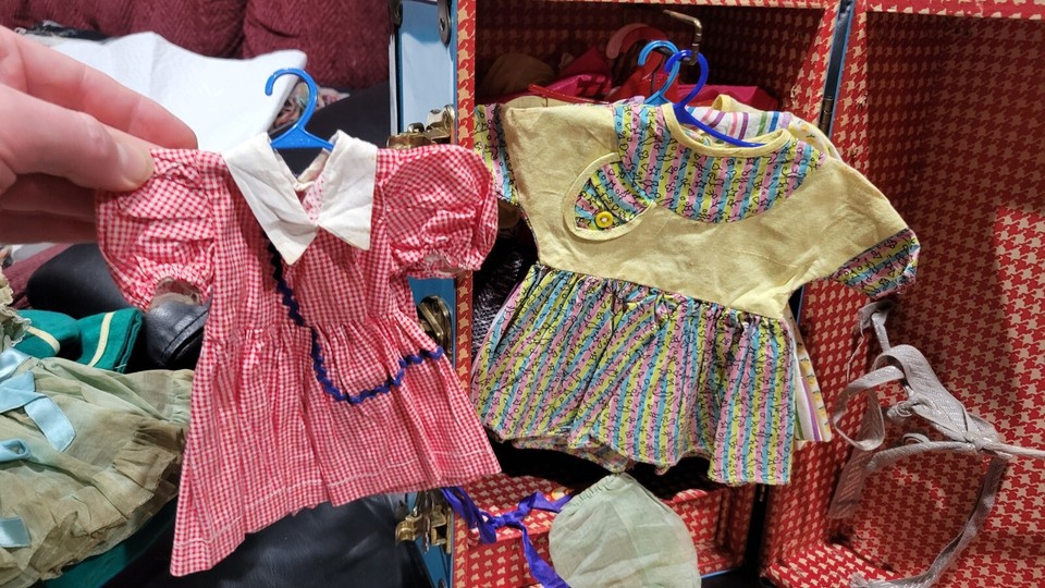 50s 60s Vintage Doll Trunk case 12 Dresses LOTS of accessories Cass ...