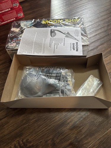 MOON SHIP MODEL KIT Brand new sealed 1:96 SCALE ATLANTIS H1825 ...