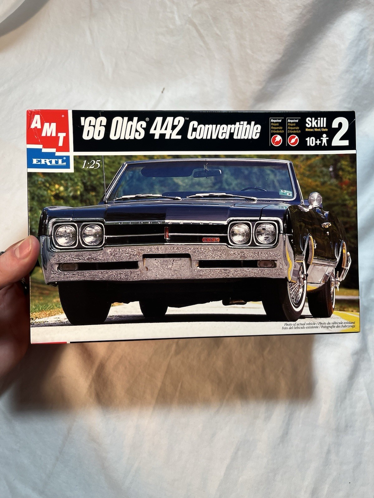 AMT Ertl '66 Olds 442 Convertible 1:25 Scale Muscle Car Plastic Model ...
