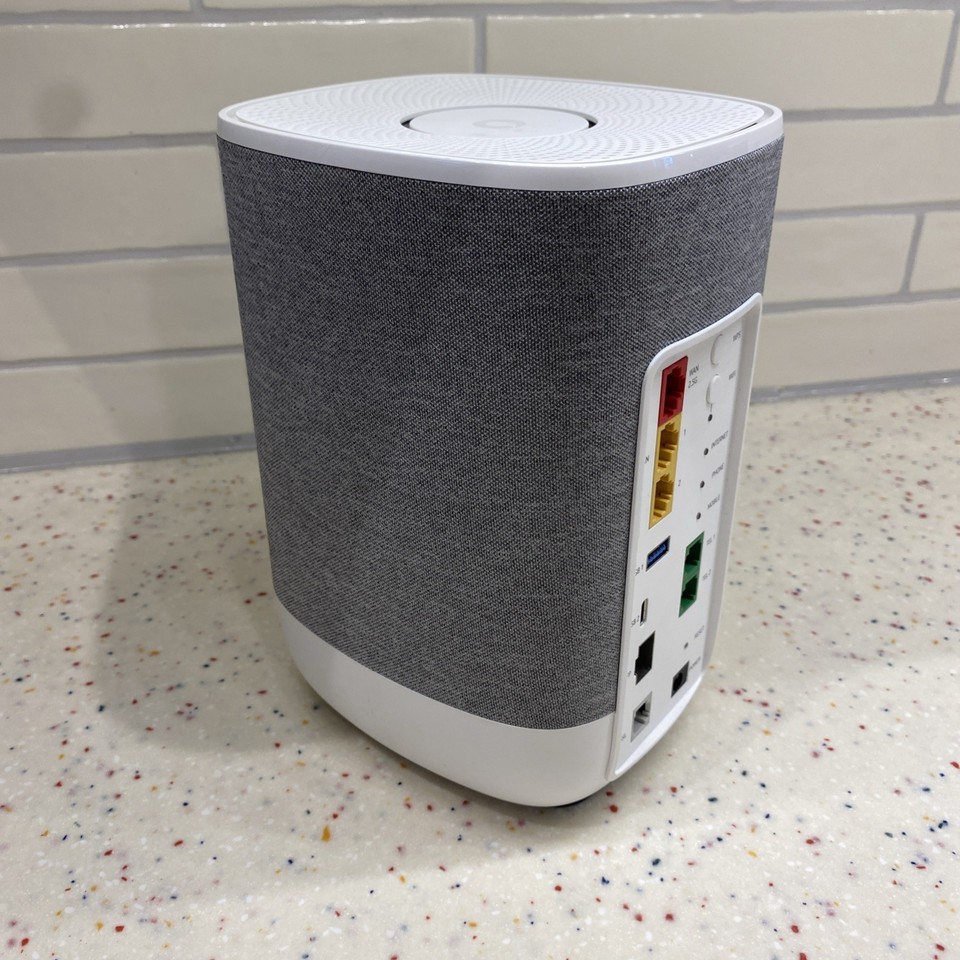 Vodafone Ultra Hub Super WiFi 6e Router WiFi Booster preowned Without ...