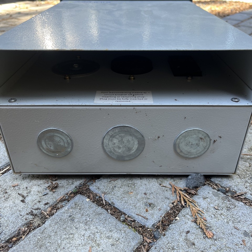Kinchoix Outdoor Circuit Breaker Box Enclosure (Used) | eBay