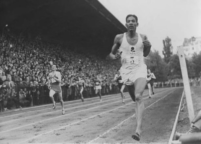 Jamaican athlete Arthur Wint wins the 400 metres in Paris circa 1950 ...