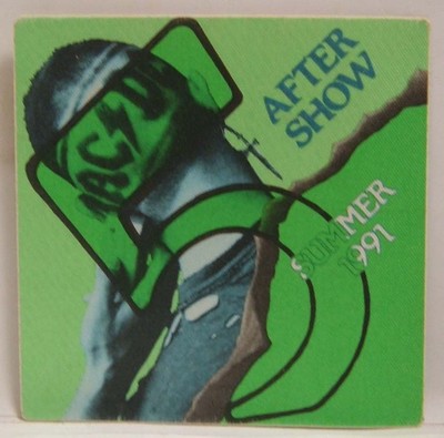 AC/DC / ANGUS YOUNG - VINTAGE ORIGINAL CLOTH CONCERT TOUR BACKSTAGE ...