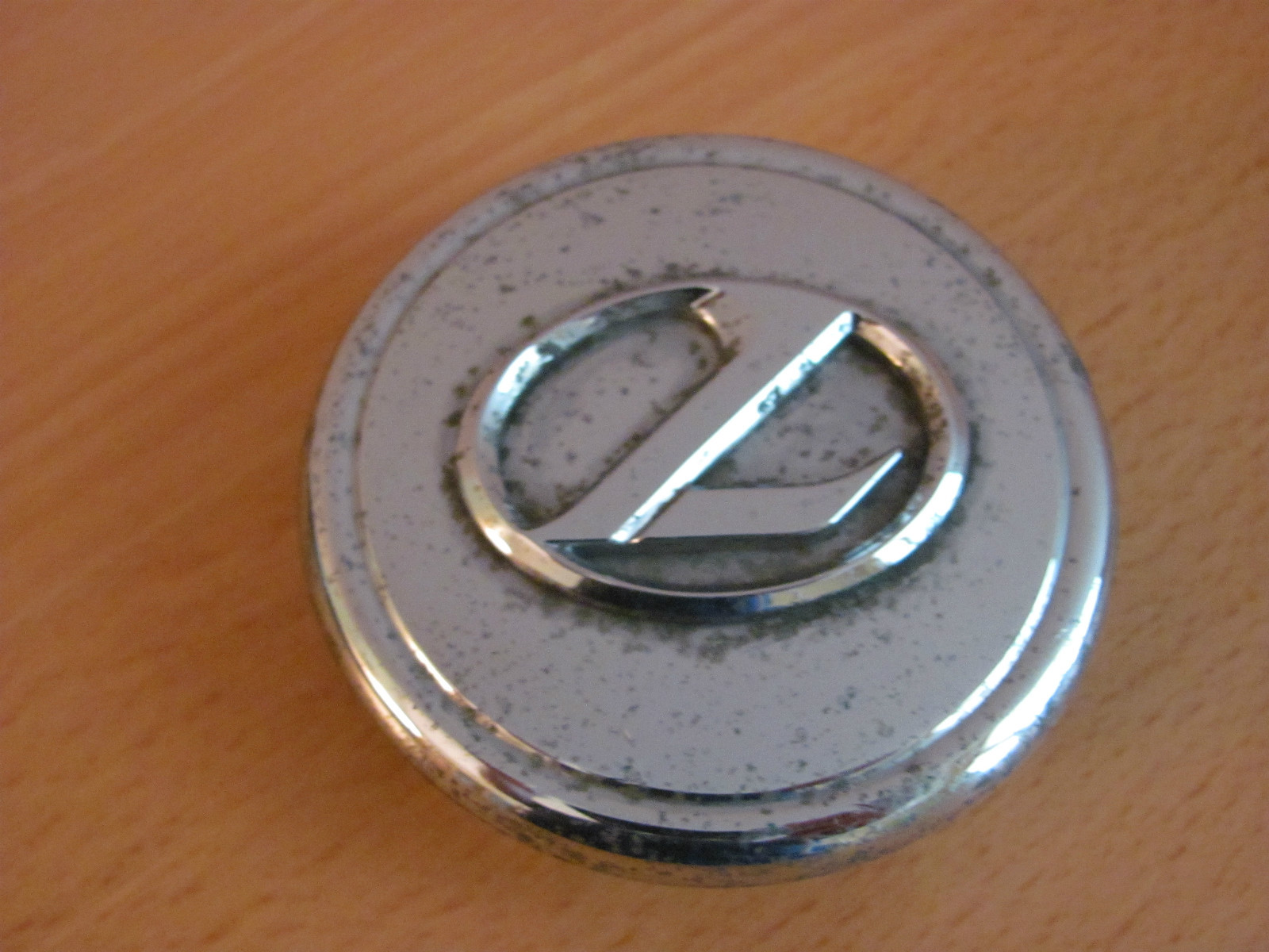 Aftermarket center cap Lexus emblem part # WCA-100 (P9961) B grade for ...