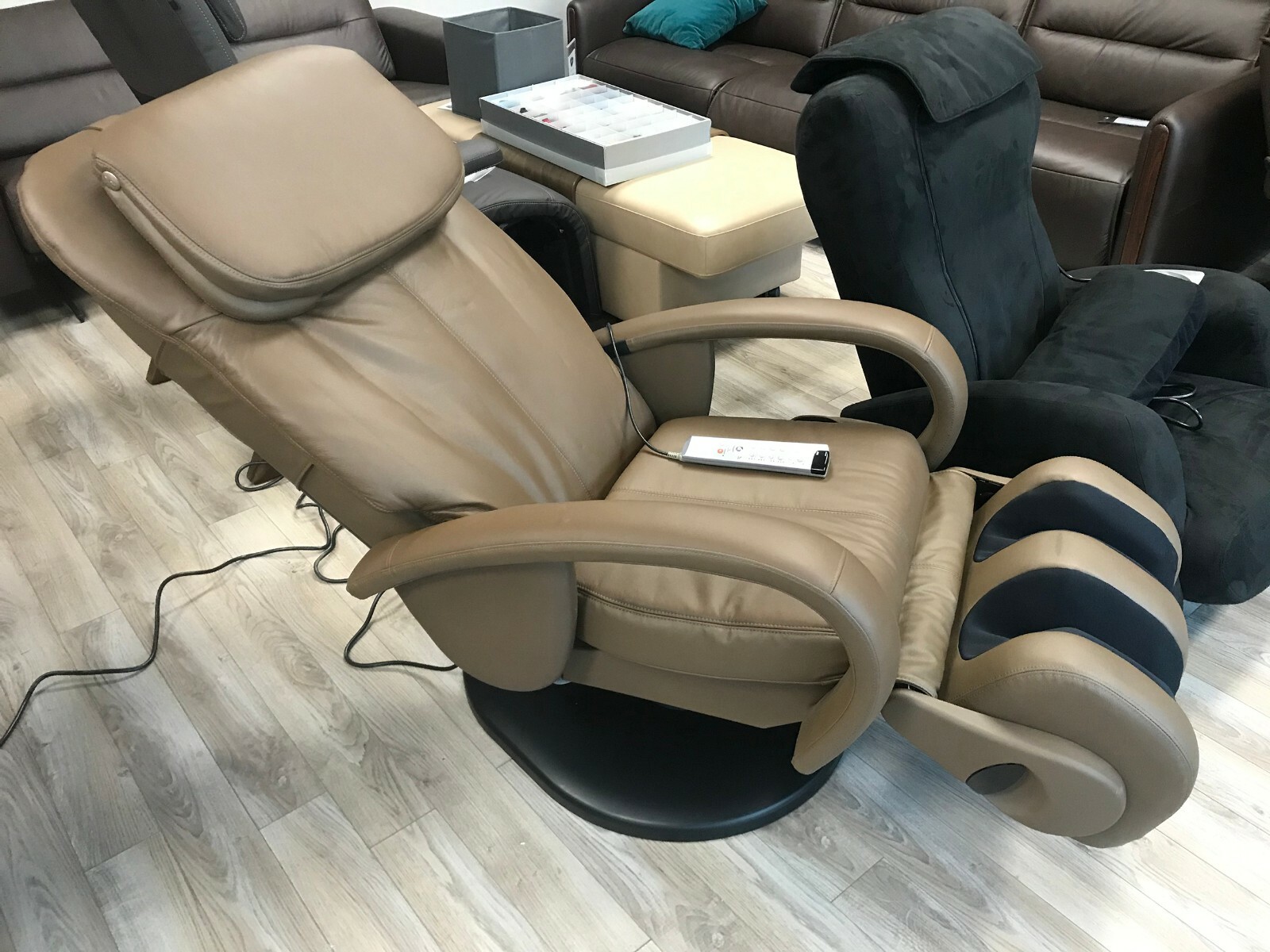 Human Touch HT-125 Roller Massage Chair Recliner Showroom - Cashew ...