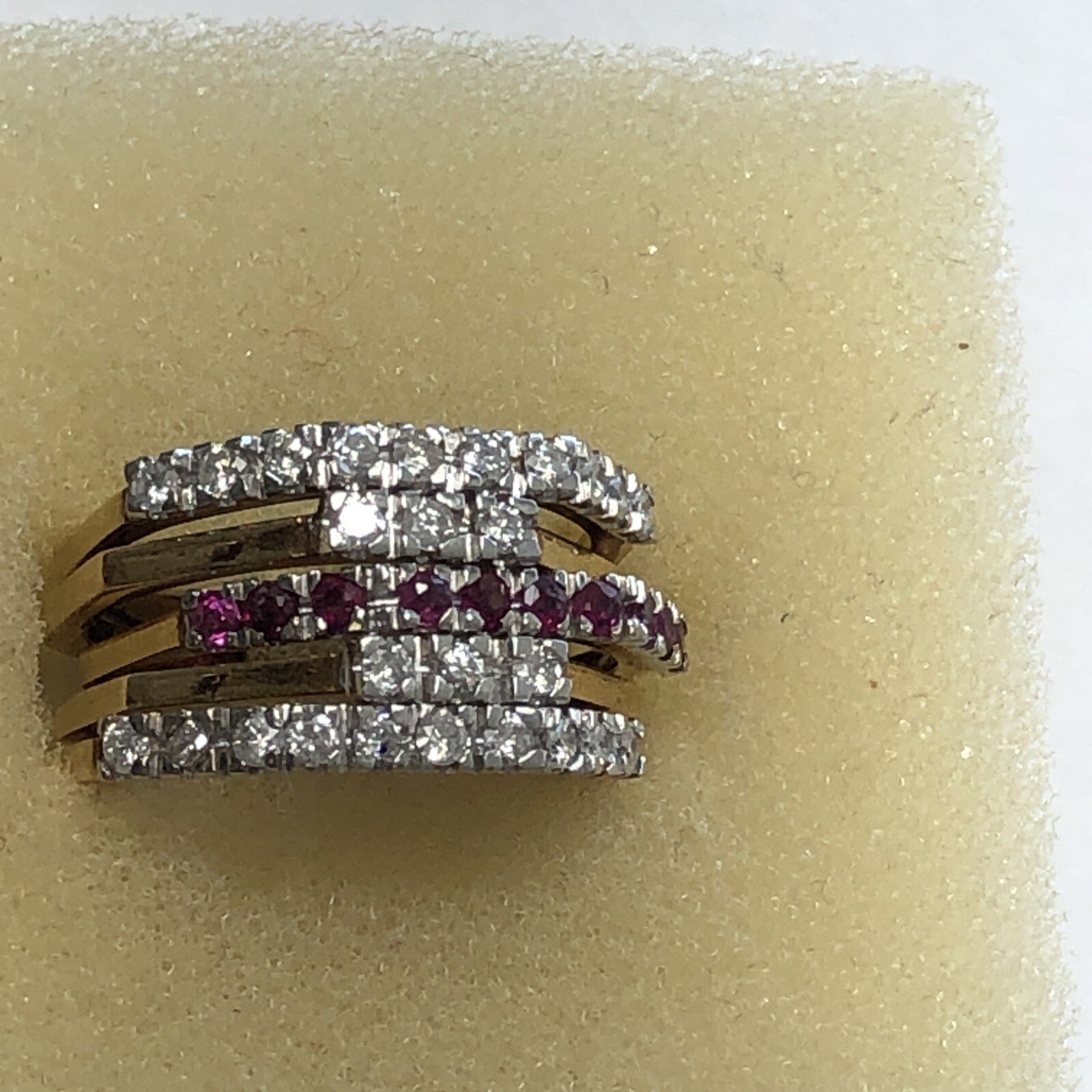 18 kt antique diamond & ruby Designer Made ring. - Gem