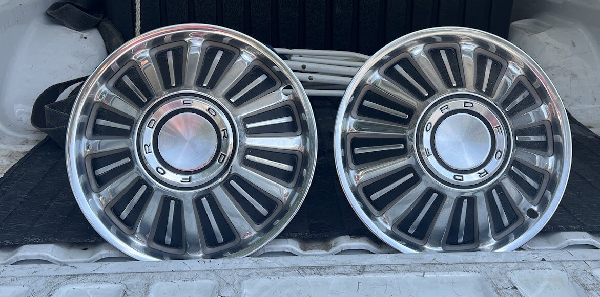 (2)1967 67 FORD FAIRLANE GALAXIE HUBCAPS WHEELCOVERS CENTER CAPS ...