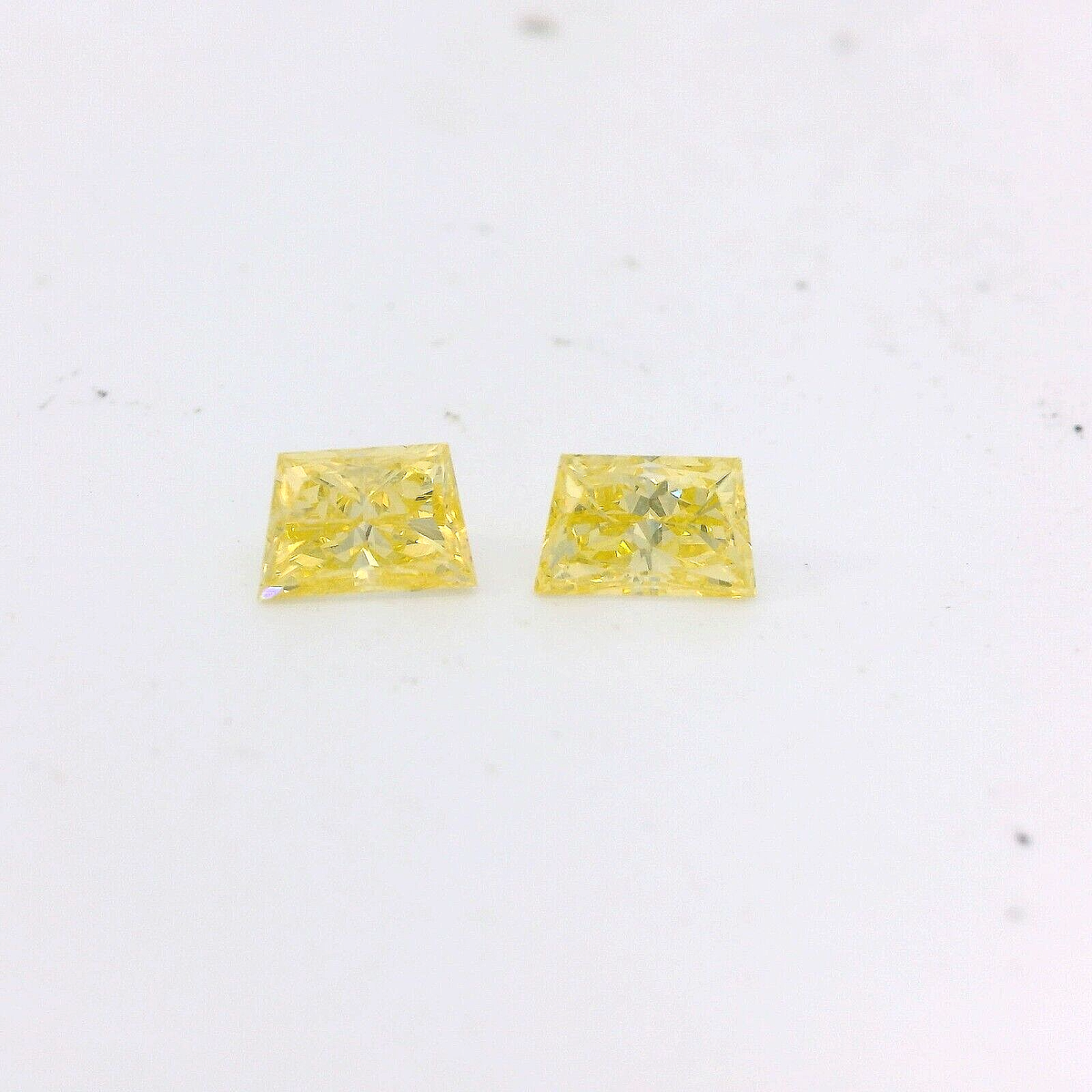 Trapezoide Pair Loose Yellow Diamonds