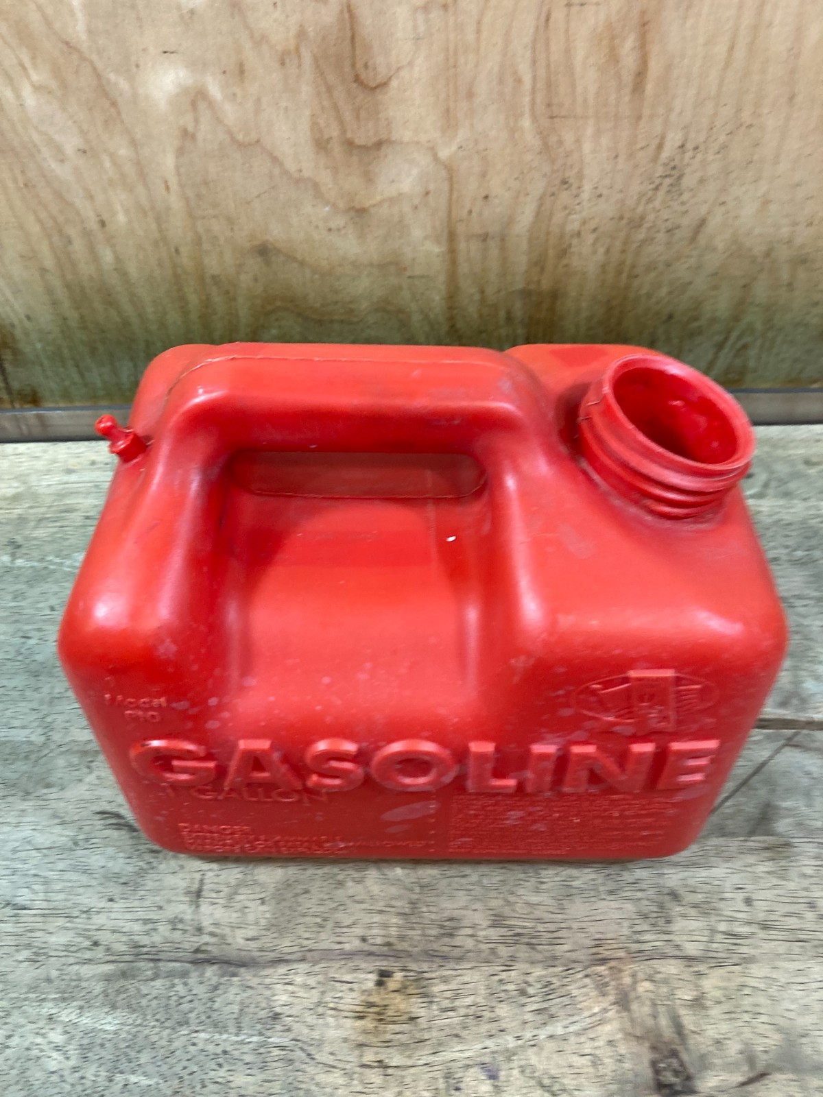 Chilton P10 - 1 Gallon 6oz Gas Can - Pre-ban - No Spout or Caps ...