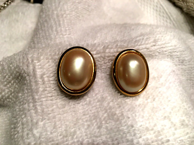 Beautiful LCI Vintage Gold Tone Clip Earrings With Faux Pearl | eBay