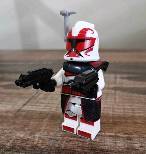 **NEW** LEGO Captain Keeli Phase 1 Minifigure With Custom Helmet ...