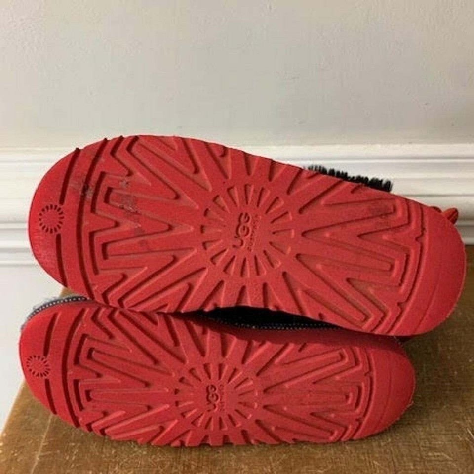 $179 UGG MINNIE MOUSE BLACK BOOTS/RED MINNIE MOUSE BOW SIZE: 8T OR BIG ...