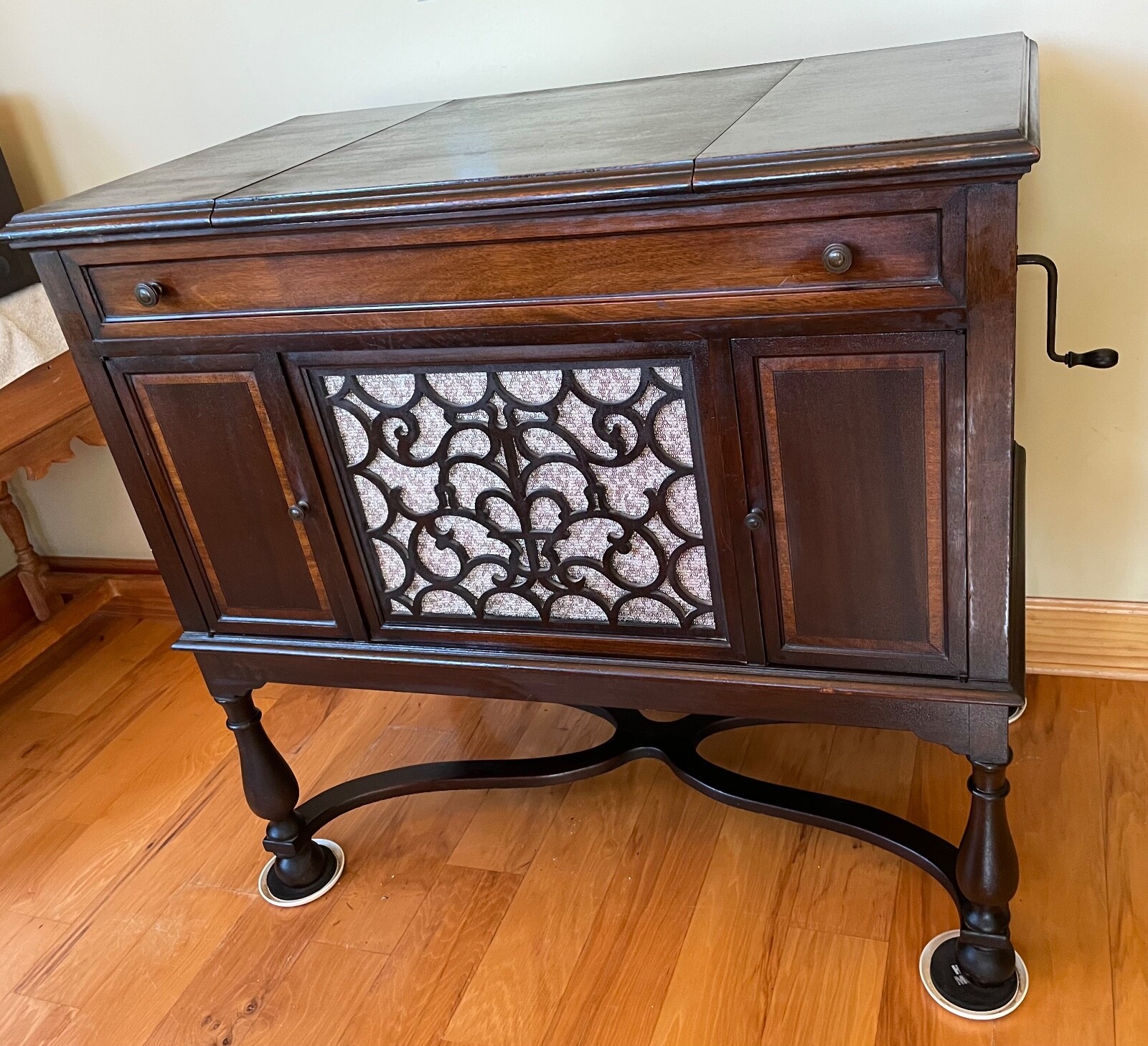 1916 Thomas Edison "William & Mary" Console Phonograph & 64 Diamond Disc Records | eBay