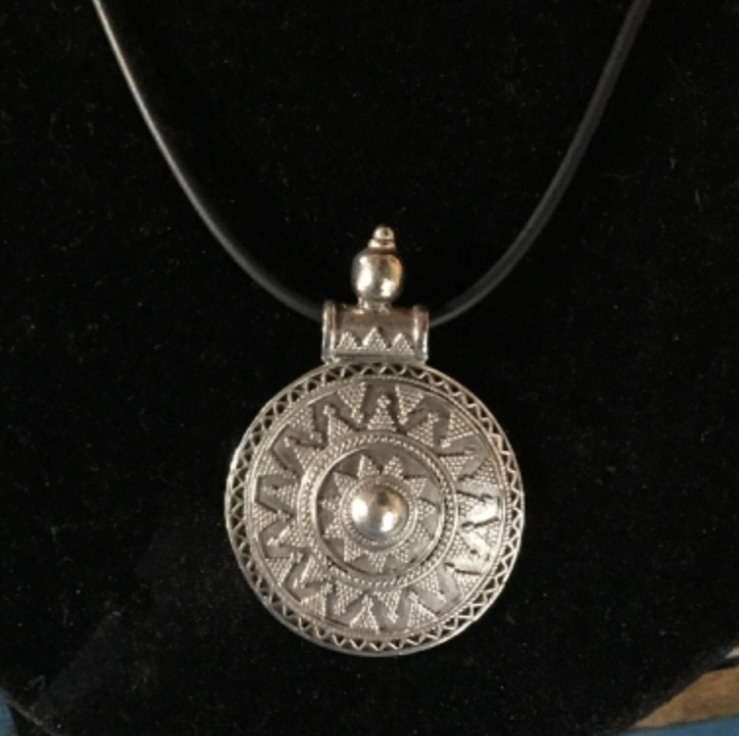 vintage 925 silver fancy disc pendant on new black neoprene band s/sil ...