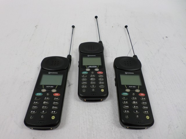 3 x VINTAGE Qualcomm QCP-860 Airtouch Phones 61-5521A-01 w 2 x TXACA031 ...