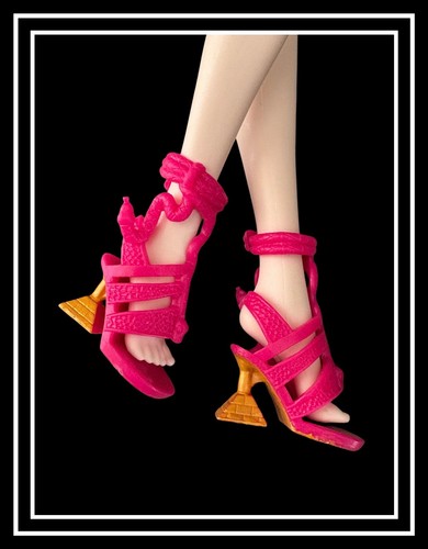 Monster High Cleo De Nile G3 Skulltimate Secrets 1 Pink Pyramid Heel ...