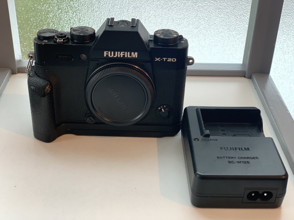 Fuji Fujifilm X-T20 XT20 XT-20 24.3MP Silver Body Only ** PARTS ...