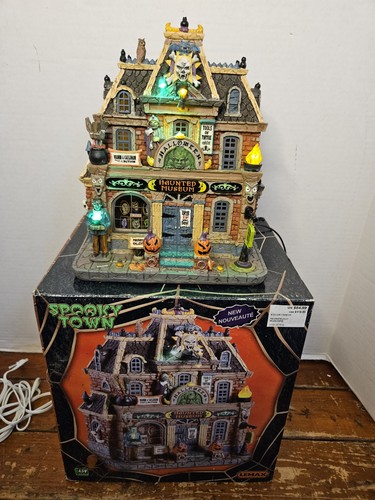 Lemax Halloween Spooky Town 2018 Haunted Museum #85304 W/ Triple ...