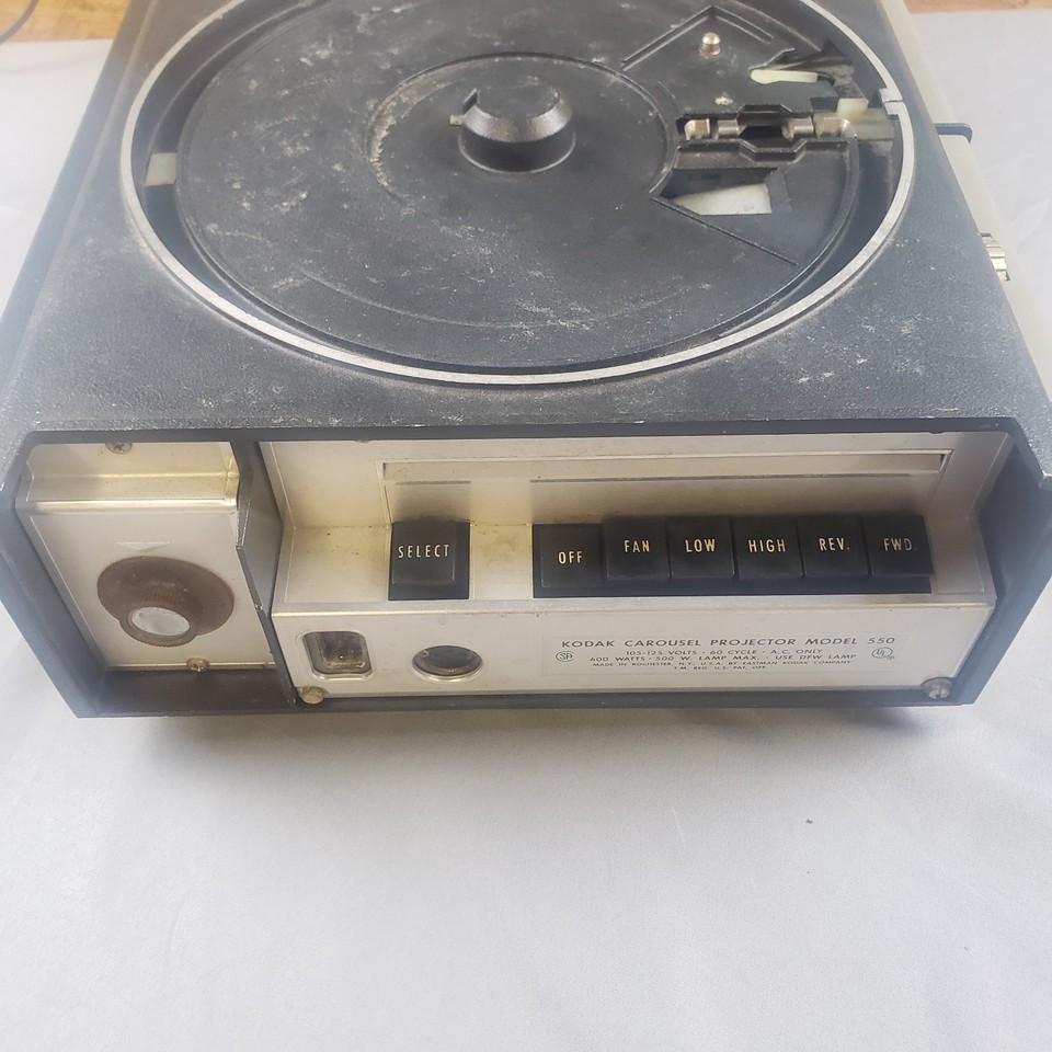 Kodak Carousel 35mm Slide Projector Model 550 - Powers on | eBay