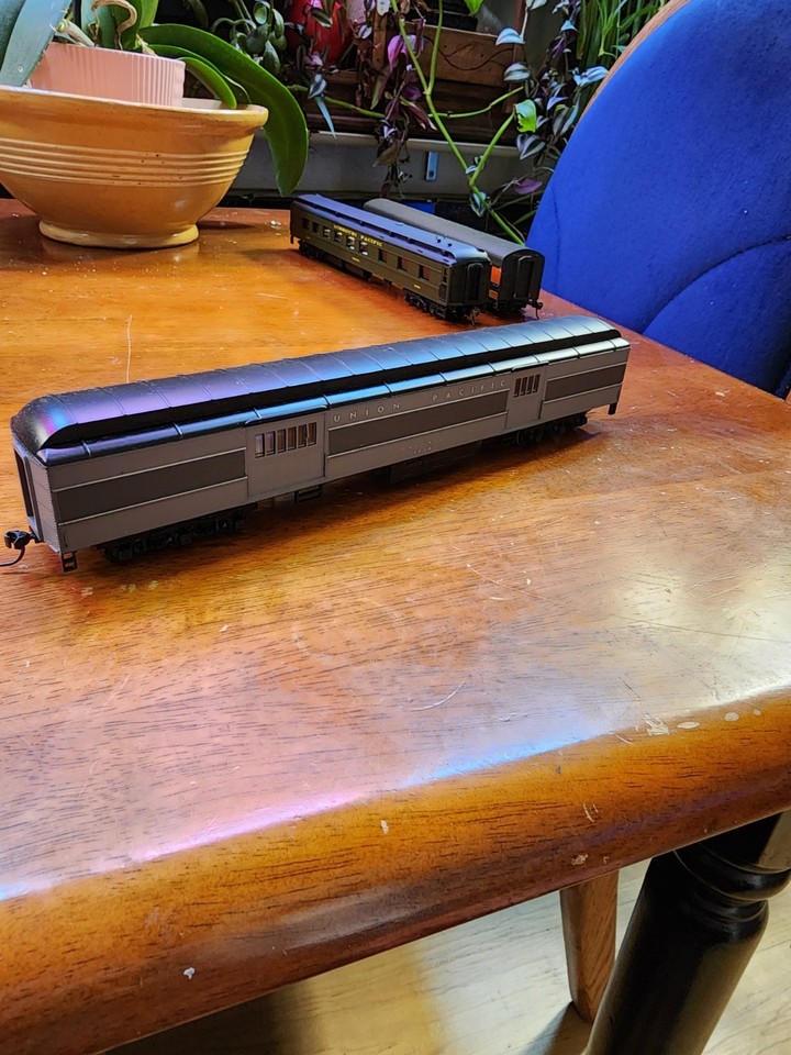 HO scale three passenger type cars. | eBay