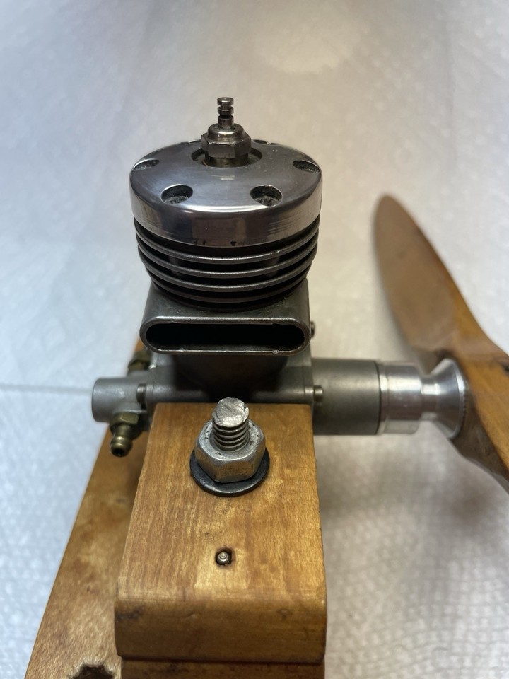 Vintage Dooling 29 model airplane engine with stand | eBay