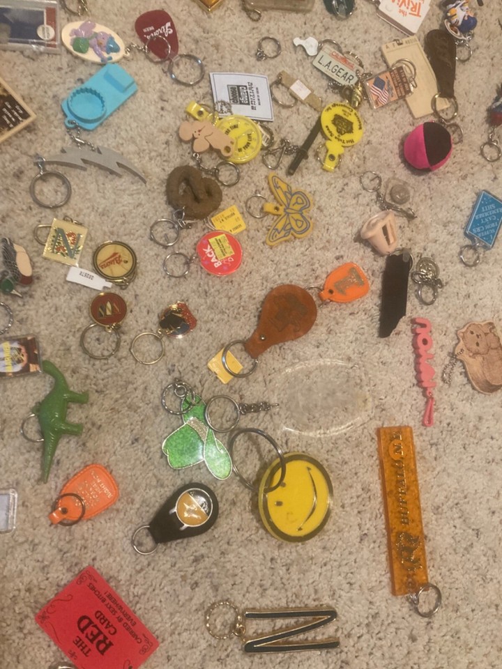Large Lot of 250 Collectable Keychains Keyrings Many Vintage Some New ...
