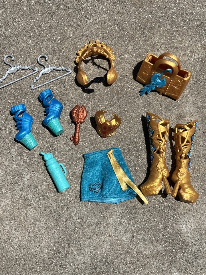 Monster High Skulltimate Secrets Fearidescent Cleo de Nile Doll ...