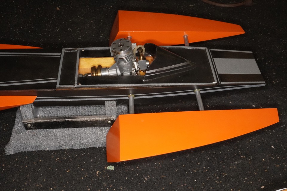 Custom Model RC Outrigger Hydroplane w/ Gas Super Tigre 40 Engine ...